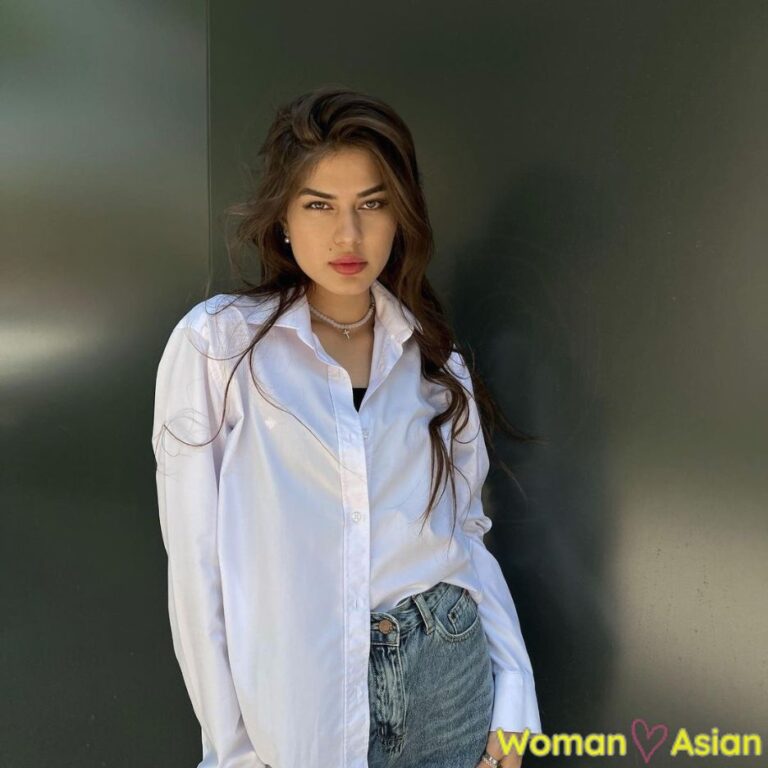 Dating an Uzbek Woman: The Comprehensive Guide for Men