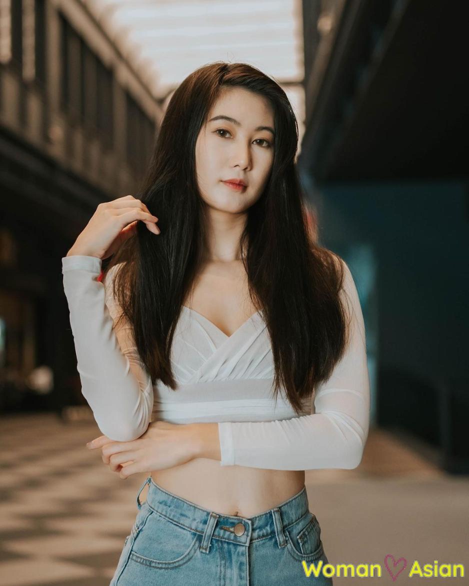 A Complete Guide to Romance with Singaporean Women