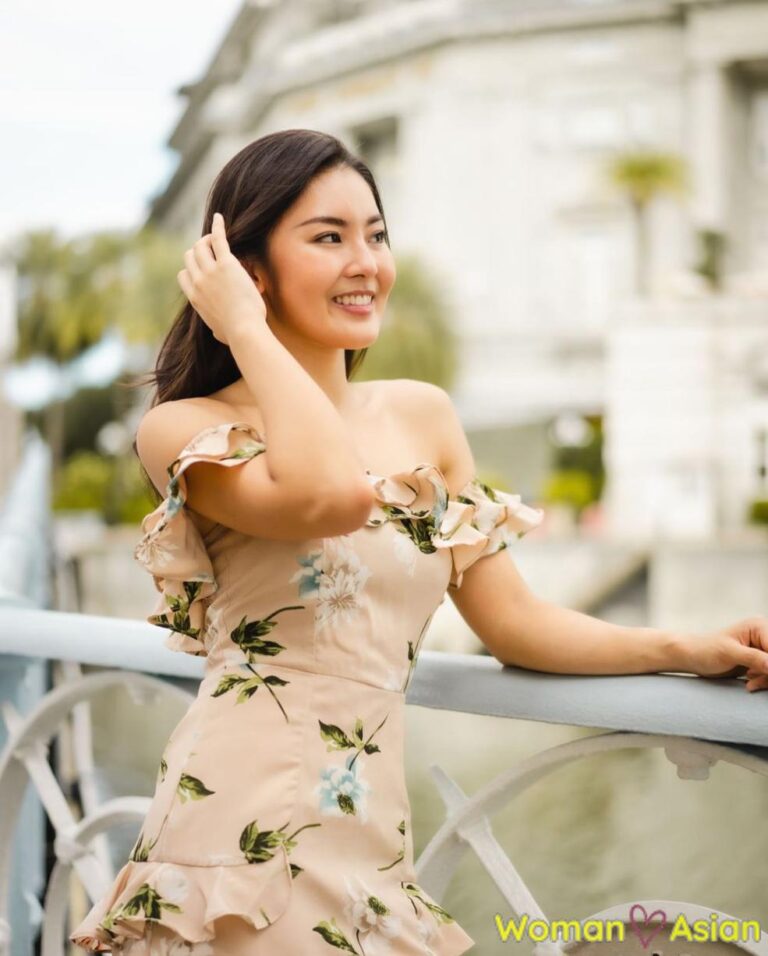 A Complete Guide to Romance with Singaporean Women