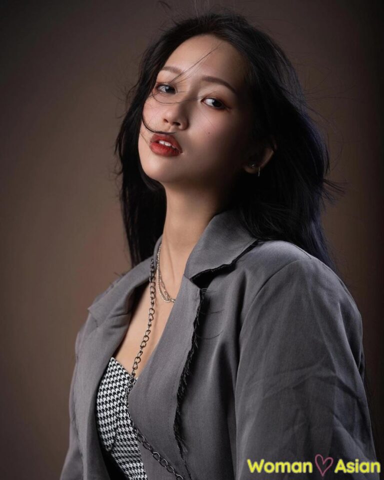 A Complete Guide to Romance with Singaporean Women