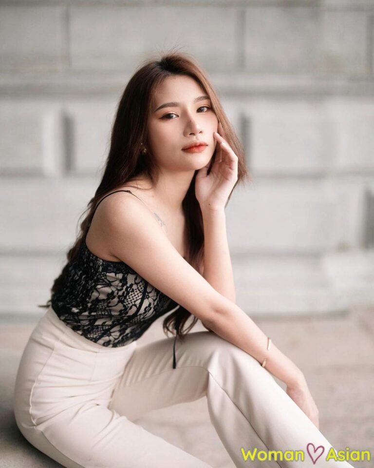 A Complete Guide to Romance with Singaporean Women