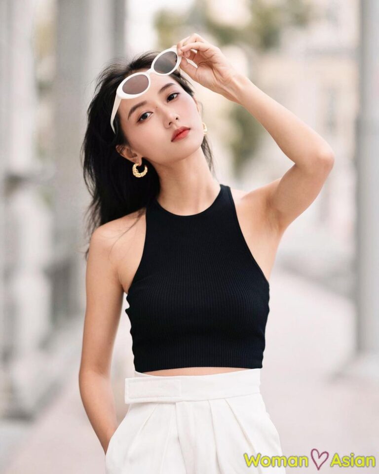 A Complete Guide to Romance with Singaporean Women